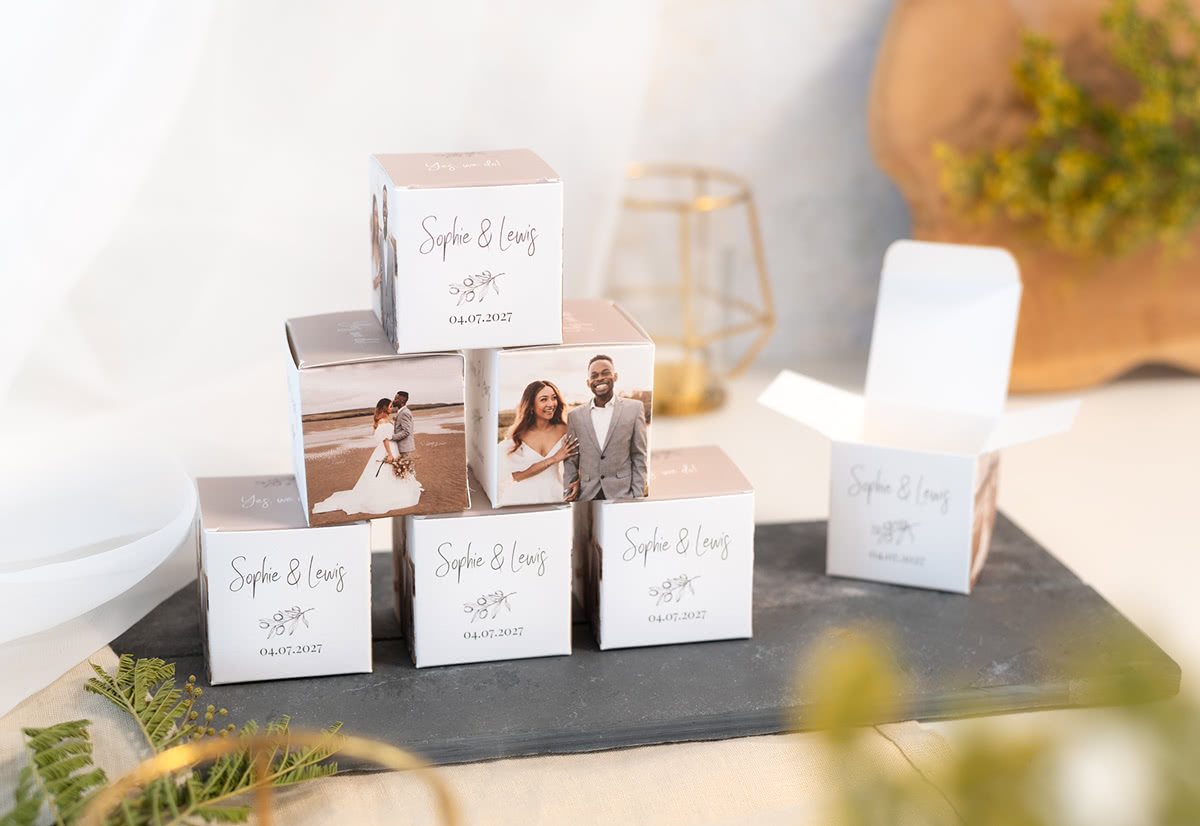 Printed boxes: assamble the perfect party favours set!