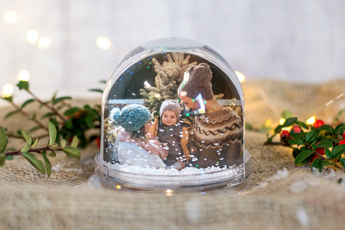 Personalised Photo Snow Globe | Photo-Gifts | smartphoto